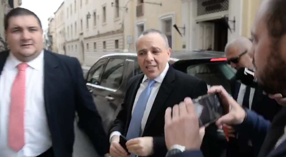 Data mill-mobile ta' Keith Schembri mhux se titħalla tingħata lill ...