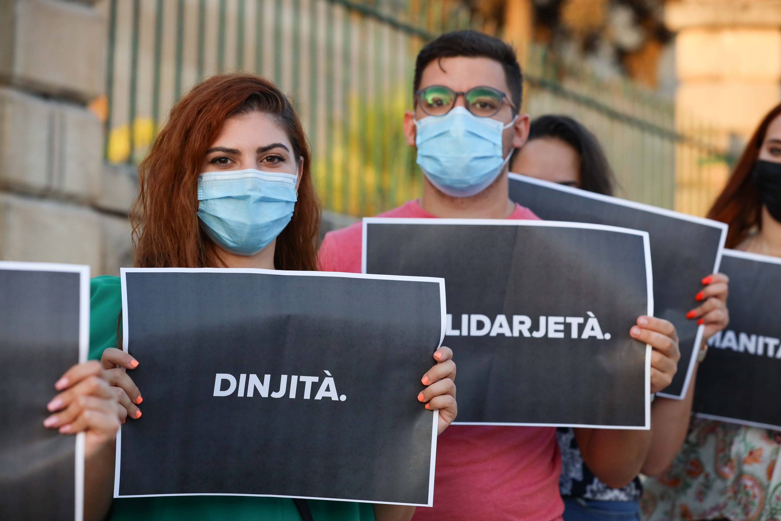 "Dinjità, rispett" - protesta siekta mill-MŻPN quddiem il-ħabs - NETnews