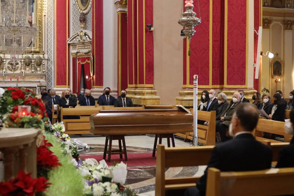 Il-Professur Albert Fenech jingħata l-aħħar tislima f’belt twelidu ...